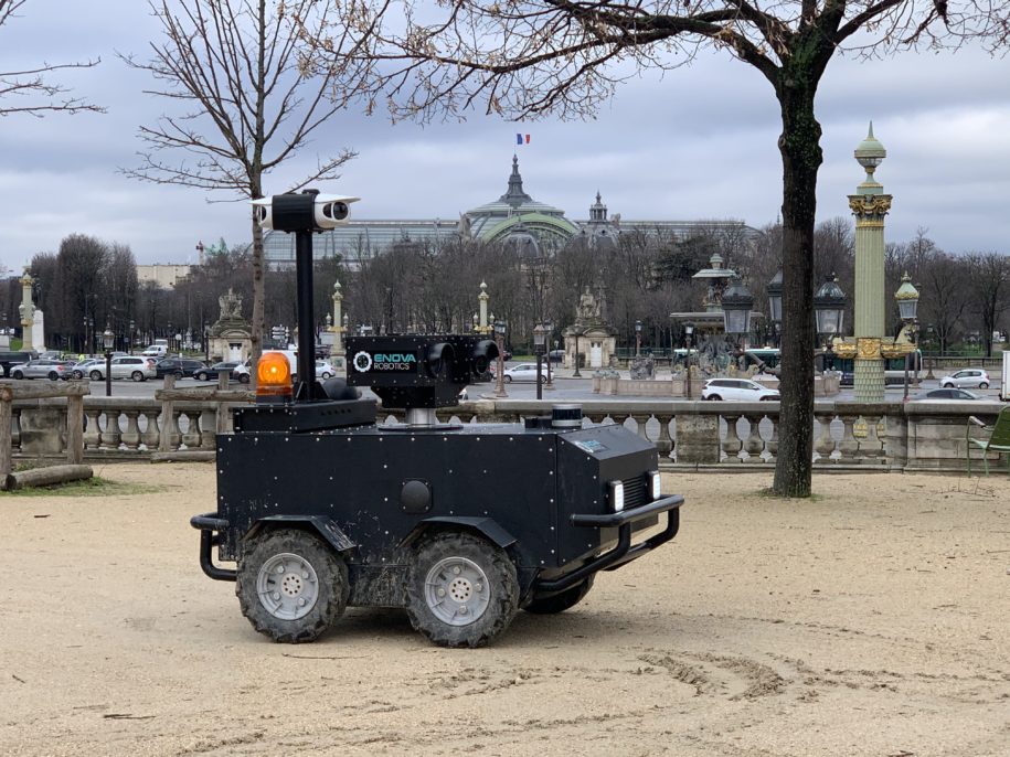 Robot autonome de surveillance industrielle - Enova Robotics